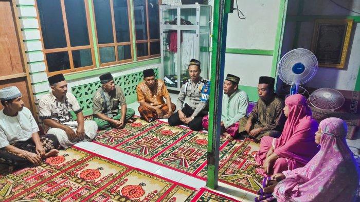 Kanit Propam Ikut Kegiatan Subuh Keliling di Wilayah Kecamatan Menyuke ...