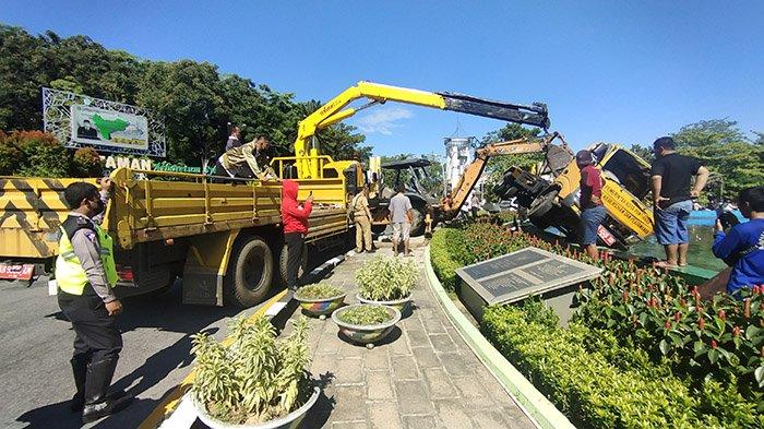 Alat Berat Dikerahkan Evakuasi Truk Pengangkut Sampah di Tugu Digulis, Arus Lalu Lintas Tetap ...
