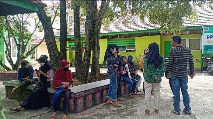 Puluhan Orang Tua Datangi SMAN 2 Pontianak Sampaikan Keluhan Soal PPDB Online - Tribunpontianak ...