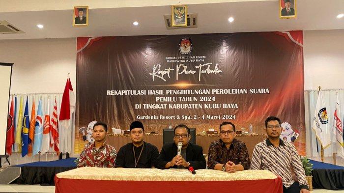 TNI-Polri Sukses Amankan Proses Rapat Pleno Rekapitulasi Pemilu 2024 Tingkat Kabupaten Kubu Raya ...