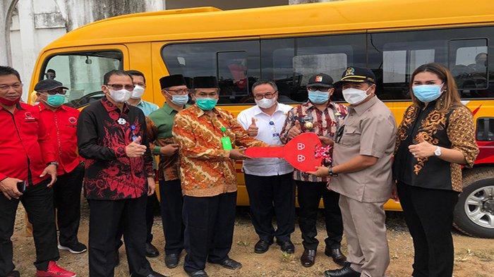 Lasarus Salurkan Bantuan Bus Kepada Kampus UNU Kalbar - Tribunpontianak ...