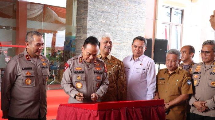 Kapolres Kubu Raya Hadiri Peresmian Gedung Bidlabfor oleh Kapolda Kalbar di Desa Teluk Kapuas ...