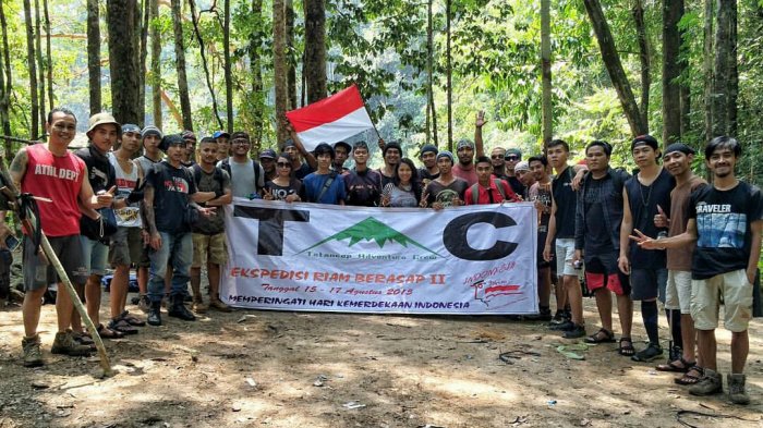 TAC Takjub dengan Keindahan Air Terjun Riam Berasap di Ketapang ...