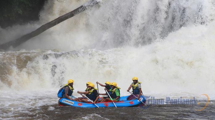 Memacu Adrenalin Di Jeram Riam Pangar Bengkayang - Tribunpontianak.co.id