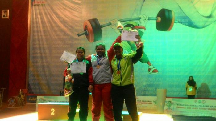 Dari Cabang Angkat Besi, Riska Sumbangkan Medali Emas Untuk Kalbar ...