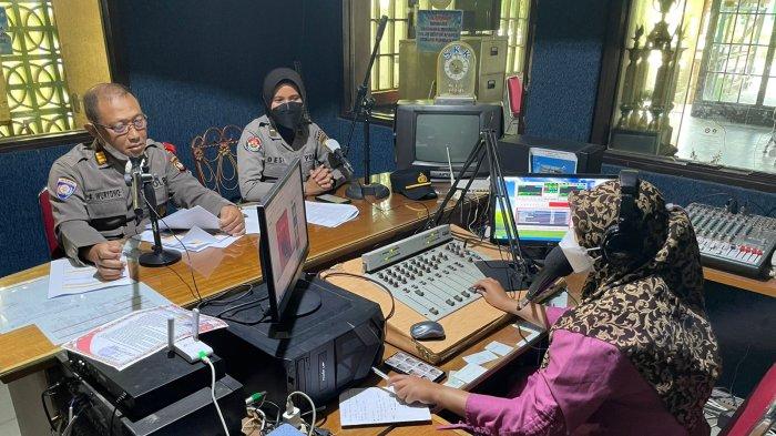 Polda Kalbar Sosialisasikan Operasi Bina Karuna Kapuas 2022 Melalui Siaran Radio ...