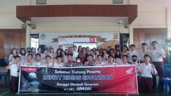 Astra Motor Kalbar Beri Edukasi Safety Riding di SMA Gembala Baik Pontianak - Tribunpontianak.co.id