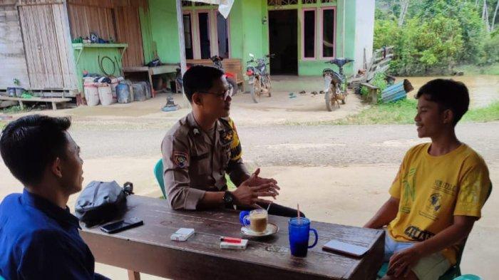 Personel Polsek Sokan Sambang Warga Ajak Jaga Kamtibmas Kondusif