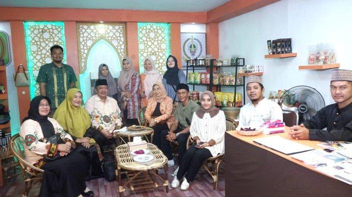 Sekda Fery Kunjungi Stand Pameran Kafilah Sambas Ajang MTQ di Landak ...