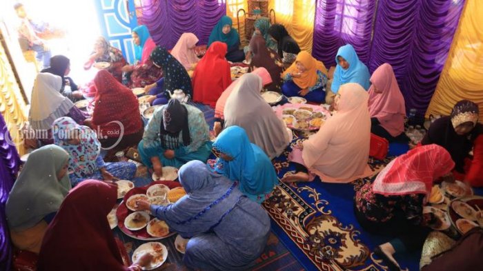 Tradisi Makan Saprah di Pesta Pernikahan Adat Melayu Sambas ...