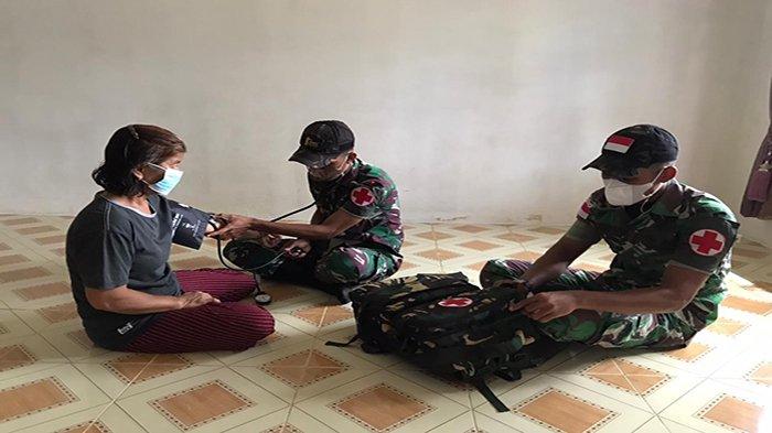 Satgas Pamtas Yonif Mekanis 643/Wns Bagikan Masker dan Pengobatan Door to Door di Perbatasan ...
