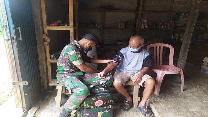 Satgas Pamtas Yonif Mekanis 643/Wns Lakukan Pengobatan Door to Door dan Pembagian Masker ...