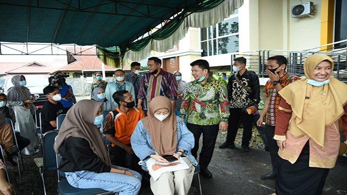 Bupati Dan Wakil Bupati Sambas Sidak ke Kantor Disdukcapil - Tribunpontianak.co.id