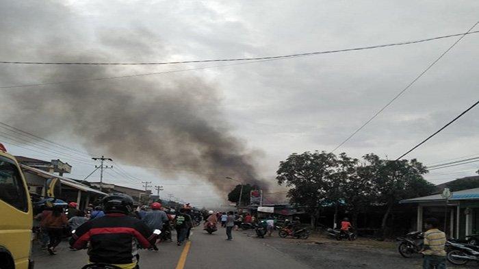 Satu Unit Rumah di Tebas Ludes Terbakar - Tribunpontianak.co.id Satu Unit Rumah di Tebas Ludes Terbakar - Tribunpontianak.co.id