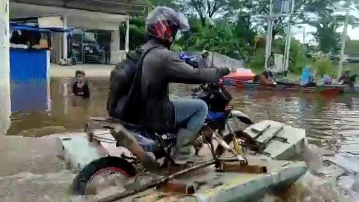 Kisah Bambang, Warga Sintang Viral Terabas Banjir Dengan Motor Amfibi ...