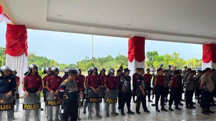 Polres Sekadau Intensifkan Latihan Sispamkota Persiapan Pengamanan Pilkada 2024 ...