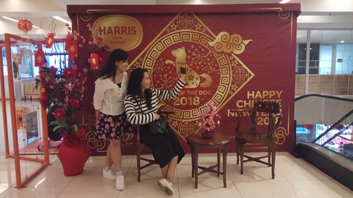 Konsep Tradisional Imlek di Booth Selfie Wefie Harris Pontianak ...