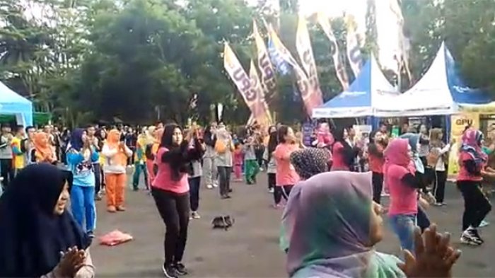 Semangat Peserta Senam Yahuud GPU di Halaman Kantor PMI Pontianak ...