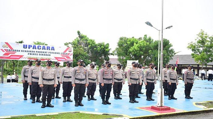 Naik Pangkat, Puluhan Personel Polres Sekadau Jalani Upacara Korp Raport - Tribunpontianak.co.id