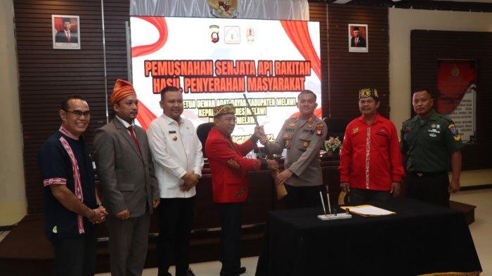 Polres Melawi Terima Penyerahan 36 Senpi Rakitan Jenis Lantak dan 2 ...