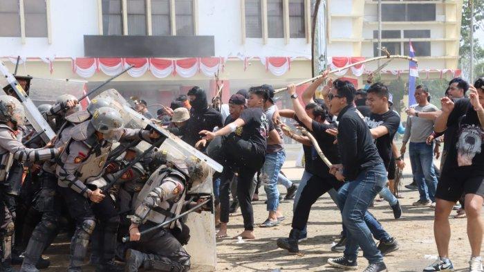 Polres Sekadau Gelar Simulasi Sispamkota untuk Amankan Pilkada 2024 ... Polres Sekadau Gelar Simulasi Sispamkota untuk Amankan Pilkada 2024 ...