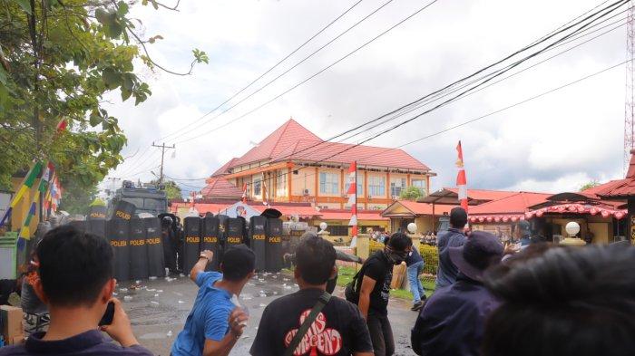 Polres Sintang Gelar Simulasi Sispamkota dan Siap Mengamankan Pilkada 2024 - Tribunpontianak.co.id