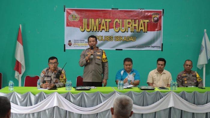Polres Sekadau Respons Keluhan Masyarakat Desa Mungguk Melalui Kegiatan Jumat Curhat ...