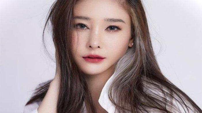 Pemakaman Tangmo Nida Penuh Derai Air Mata, Kekasih dan Mantan Suami ...