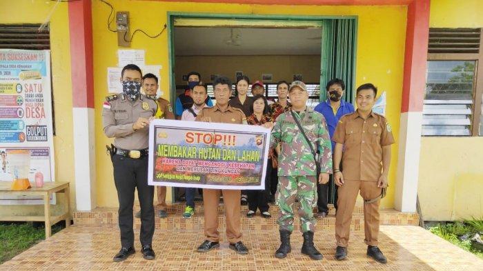 Polsek Sekayam Kampanyekan Stop Karhutla di Desa Kenaman ...