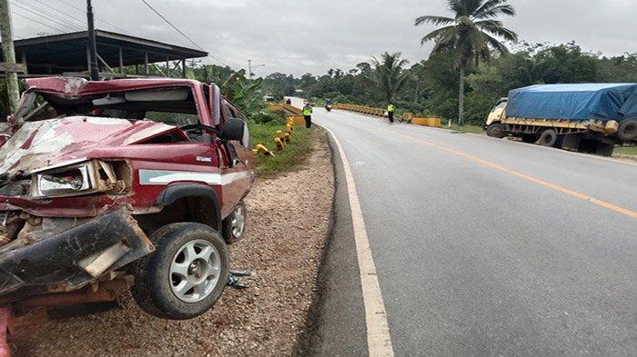Kecelakaan Lalu Lintas Libatkan Mobil Truk dan Mini Bus di Jalan Raya Bodok-Sosok ...