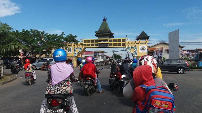 Perempatan Jalan Tanjung Raya Ramai Lancar - Tribunpontianak.co.id