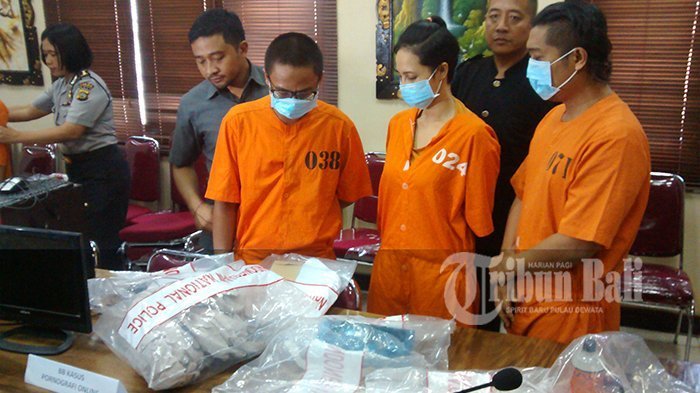 Terungkap Spa Esek Esek Tawarkan Threesome, Begini Kronologisnya - Halaman all - Tribunpontianak ...