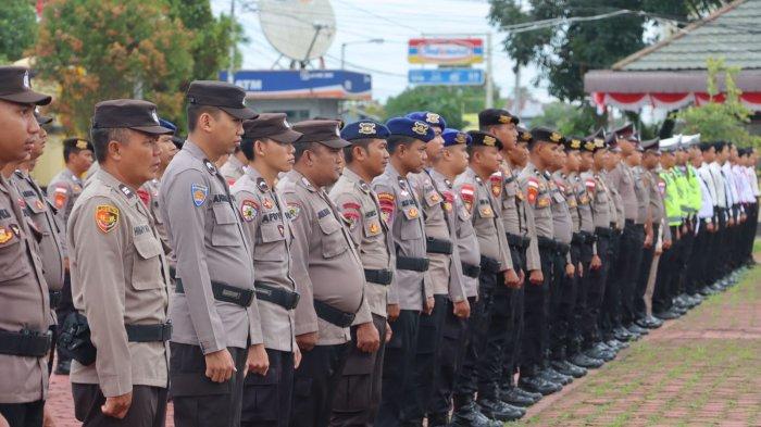 Kapolres Sambas Pimpin Upacara Kenaikan Pangkat Anggota Per 1 April dan 1 Juli 2023 ...