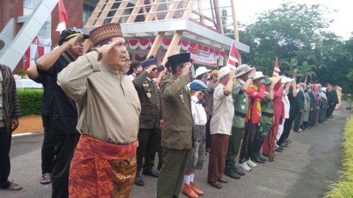 Ikut Upacara di Untan Komunitas Sepok Tampil Unik - Tribunpontianak.co.id