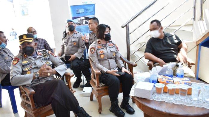 Wakapolres Kubu Raya Hadiri Zoom Meeting Vaksinasi Serentak Indonesia di Kantor Sucofindo ...