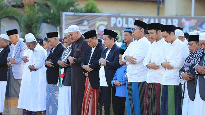 BACAAN dan Tata Cara Shalat Ied Idul Fitri Lengkap Dengan Latin ...
