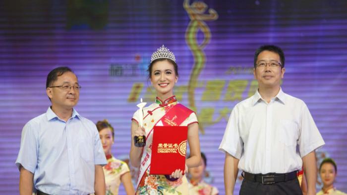 Runner up 2 Miss Hakka International Bertandang ke Tribun Pontianak, Seperti ini Keseruannya ...