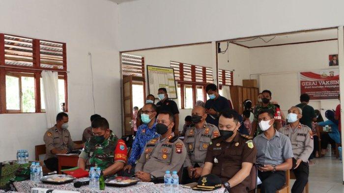 Kapolres Sanggau Hadiri Zoom Meeting Percepatan Vaksinasi Massal Serentak bersama Presiden ...