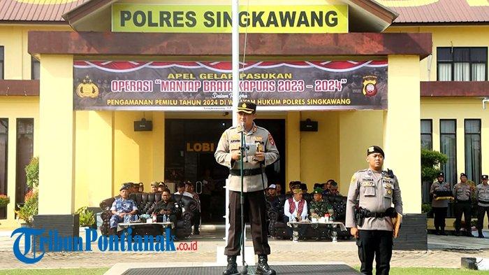 Kapolres Singkawang Pimpin Apel Gelar Pasukan Operasi Mantap Brata 2023 - 2024 - Tribunpontianak ...