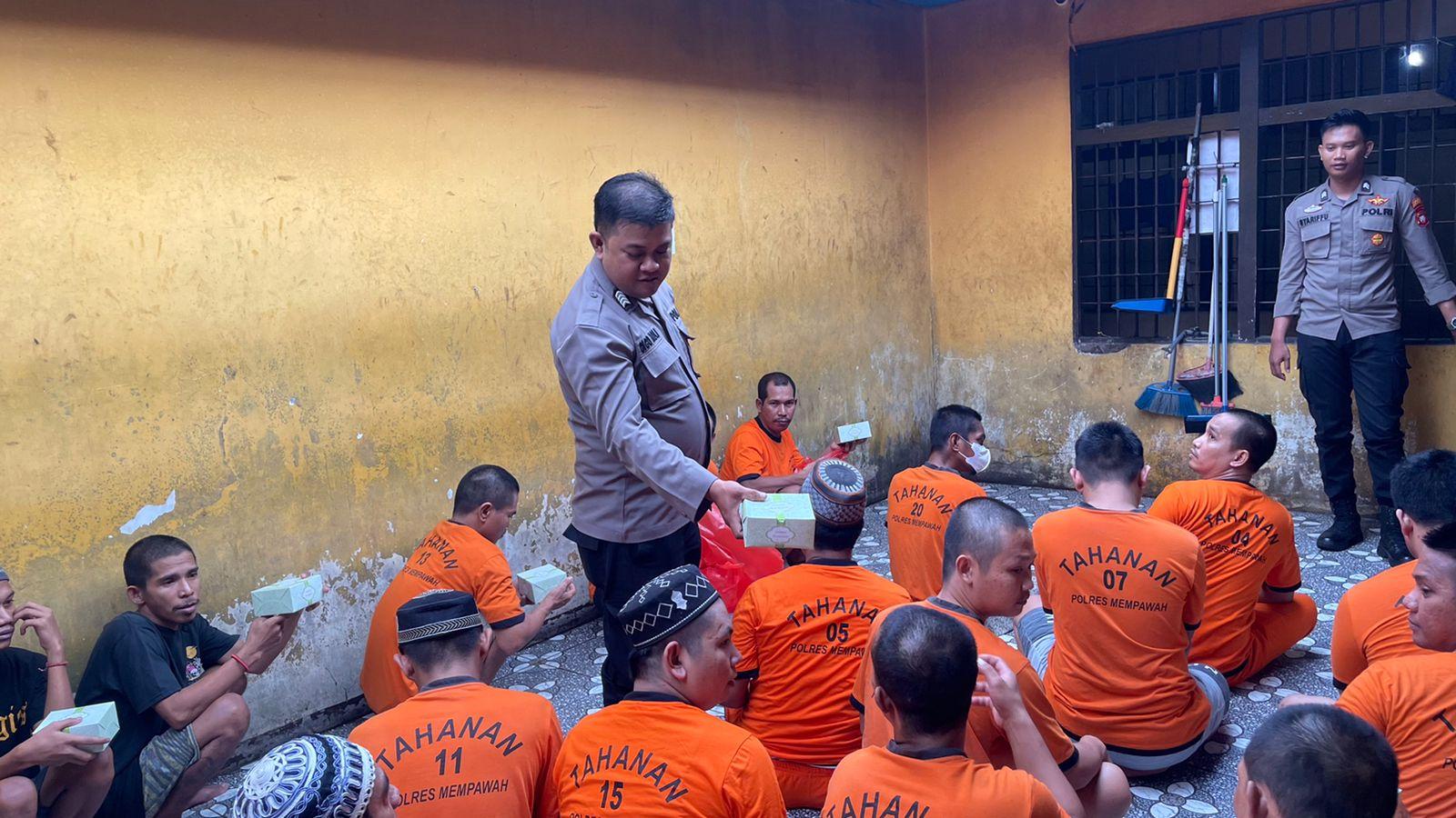 Sat Tahti Polres Mempawah Berbagi Kebahagiaan Bersama Tahanan dengan ...