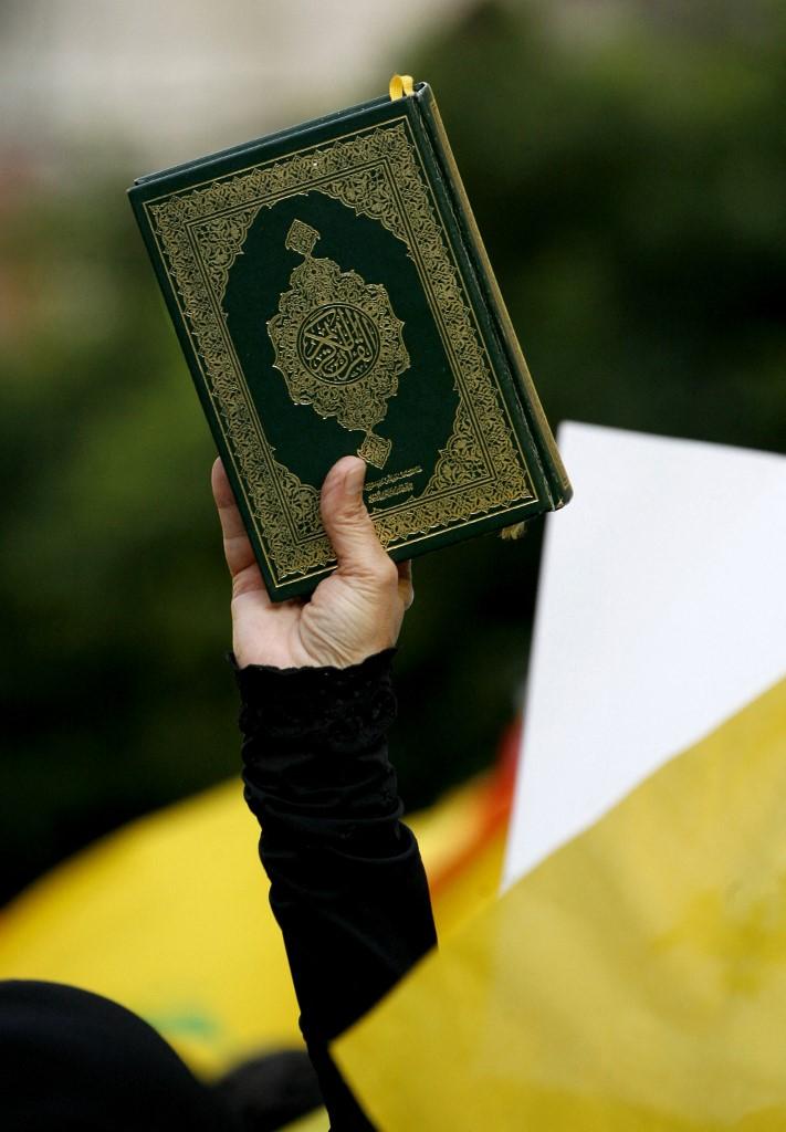 Surat Al Falaq Arab Latin Lengkap dengan Keutamaannya , Bacaan Sunnah ...