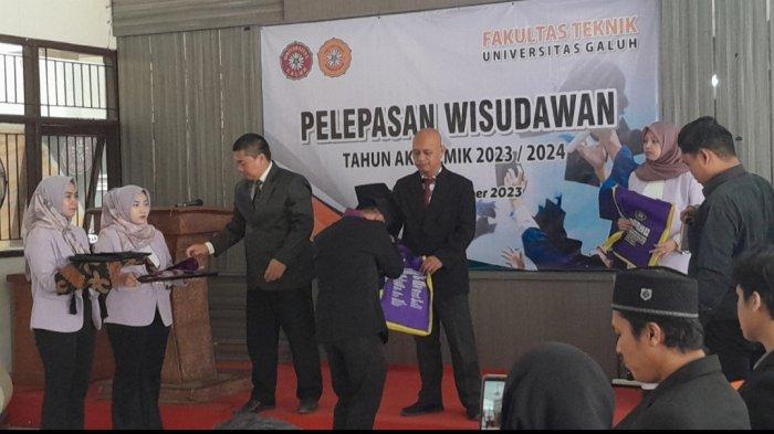 14 Orang Wisudawan Fakultas Teknik Universitas Galuh Dapat Predikat Cumlaude - Tribunpriangan.com