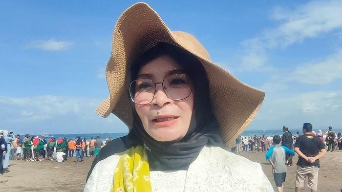 Ade Ruminah Berpendapat Begini Soal Seragam Dinas Dewan Pangandaran ...