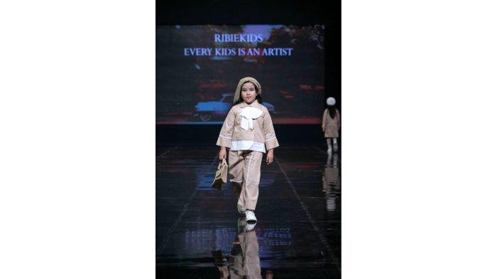Bocah 9 Tahun Asal Bandung Ikuti Yogyakarta Fashion Parade, Bawakan Desain Go Internasional ...