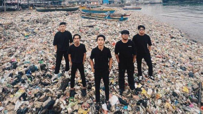 POTRET Pandawa Group Ajak Ribuan Warga Lampung Bersihkan Pantai ...