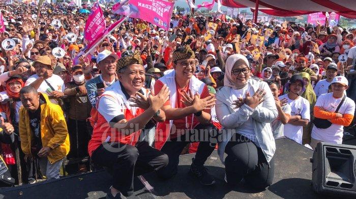 Anies Baswedan Sapa Massa Saat Hadiri Jalan Sehat PKS di Tasikmalaya, Diteriaki 'Anies Presiden ...