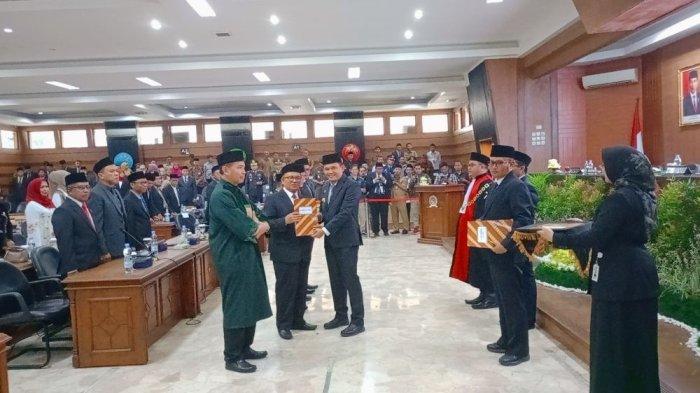 Aslim Terpilih Untuk Kedua Kalinya Sebagai Ketua DPRD Kota Tasikmalaya ...