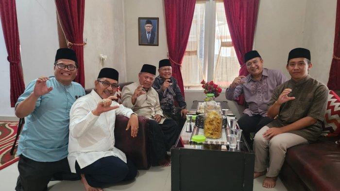 Mohon Doa-Restu kepada Para Ulama di Ponpes Kota Tasikmalaya, Ivan ...