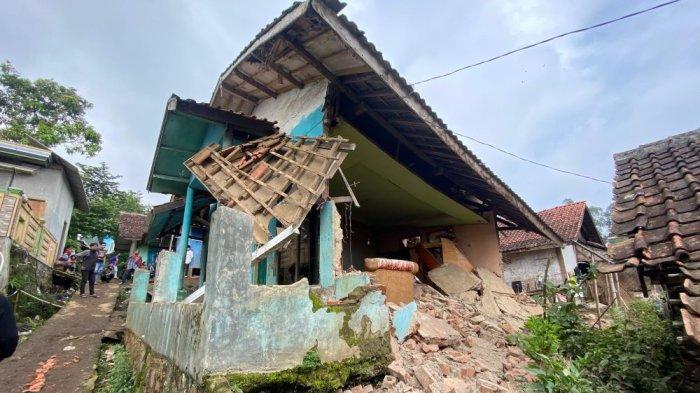 113 Bangunan Rusak Akibat Gempa Magnitudo 4.2 di Sukaresmi Garut - Tribunpriangan.com