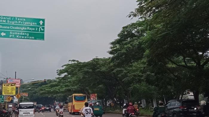 Bundaran Paramount Gelap Minim Cahaya Penerangan Jalan, Satu Titik ...